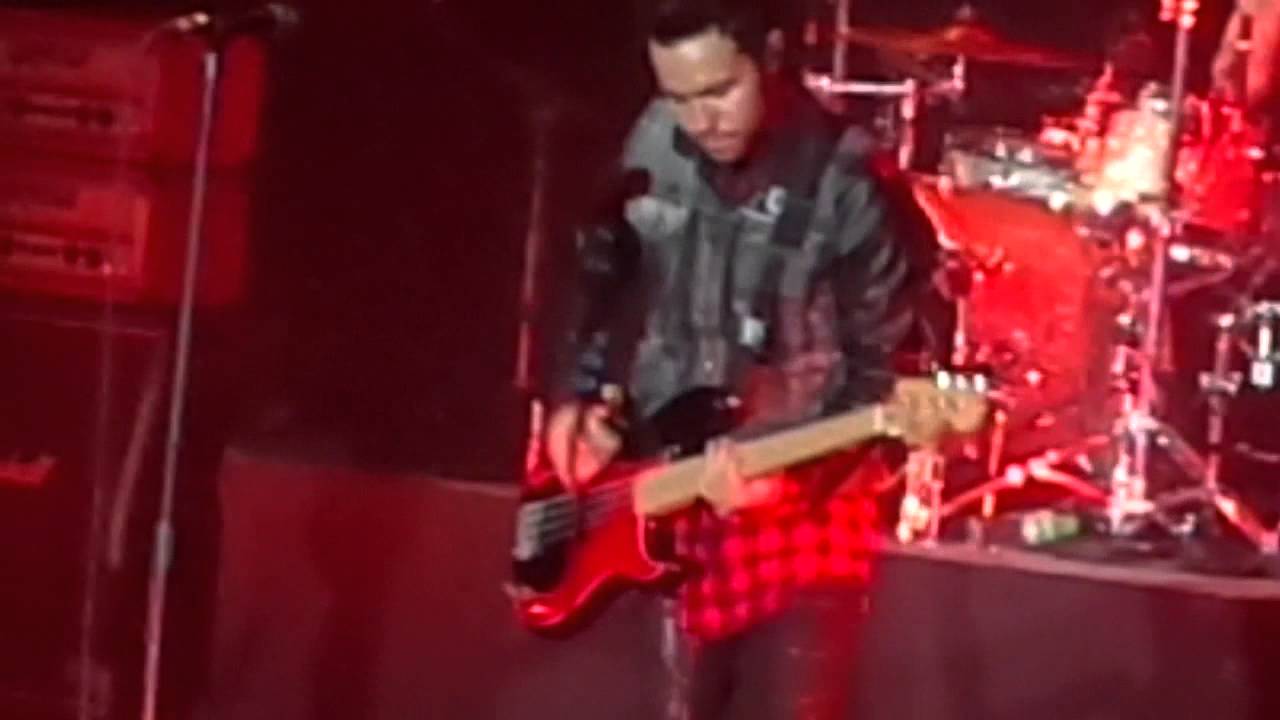 Fall Out Boy Live in Manila 2013 - Sugar, We're Goin Down - YouTube