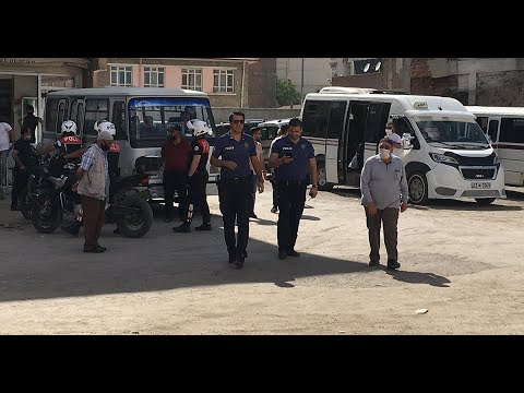 Bıçaklı kavga! Baba ile oğlu yaralandı