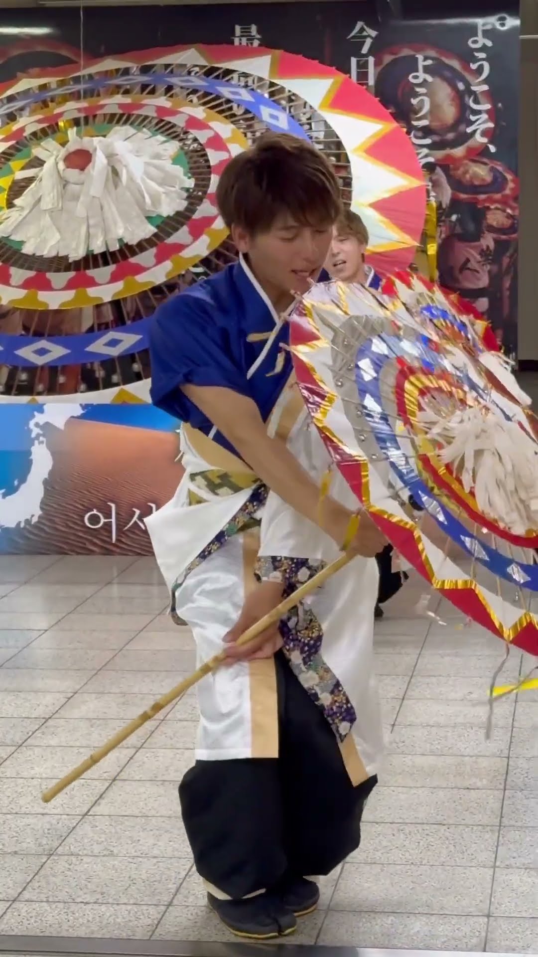 📱翠嵐さん ♬.*ﾟきなんせ節（基本踊り） 観光列車あめつちお出迎え演舞 鳥取駅中二階 2024.08.03 - YouTube