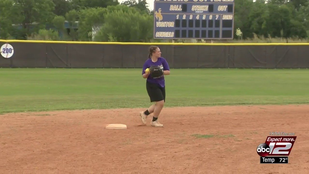 D'Hanis baseball and softball gear up for state tournaments - YouTube