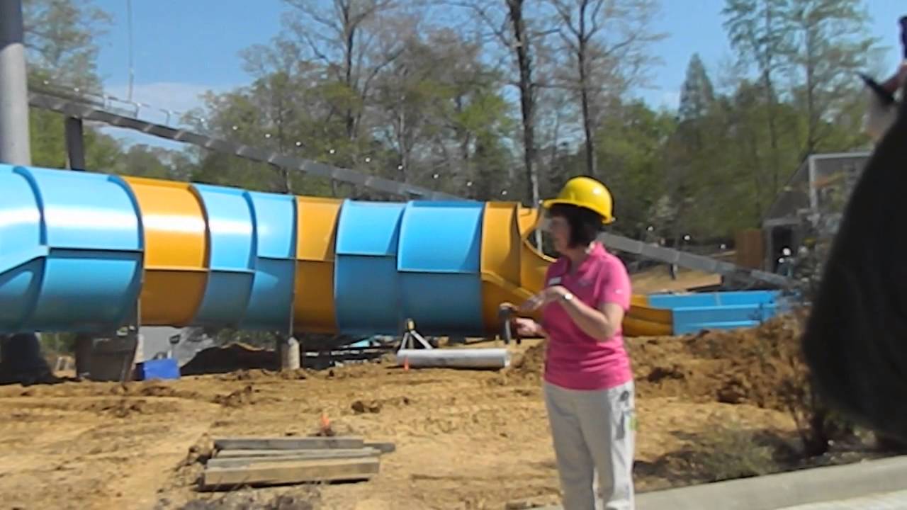 Colossal Curl at Water Country USA - YouTube