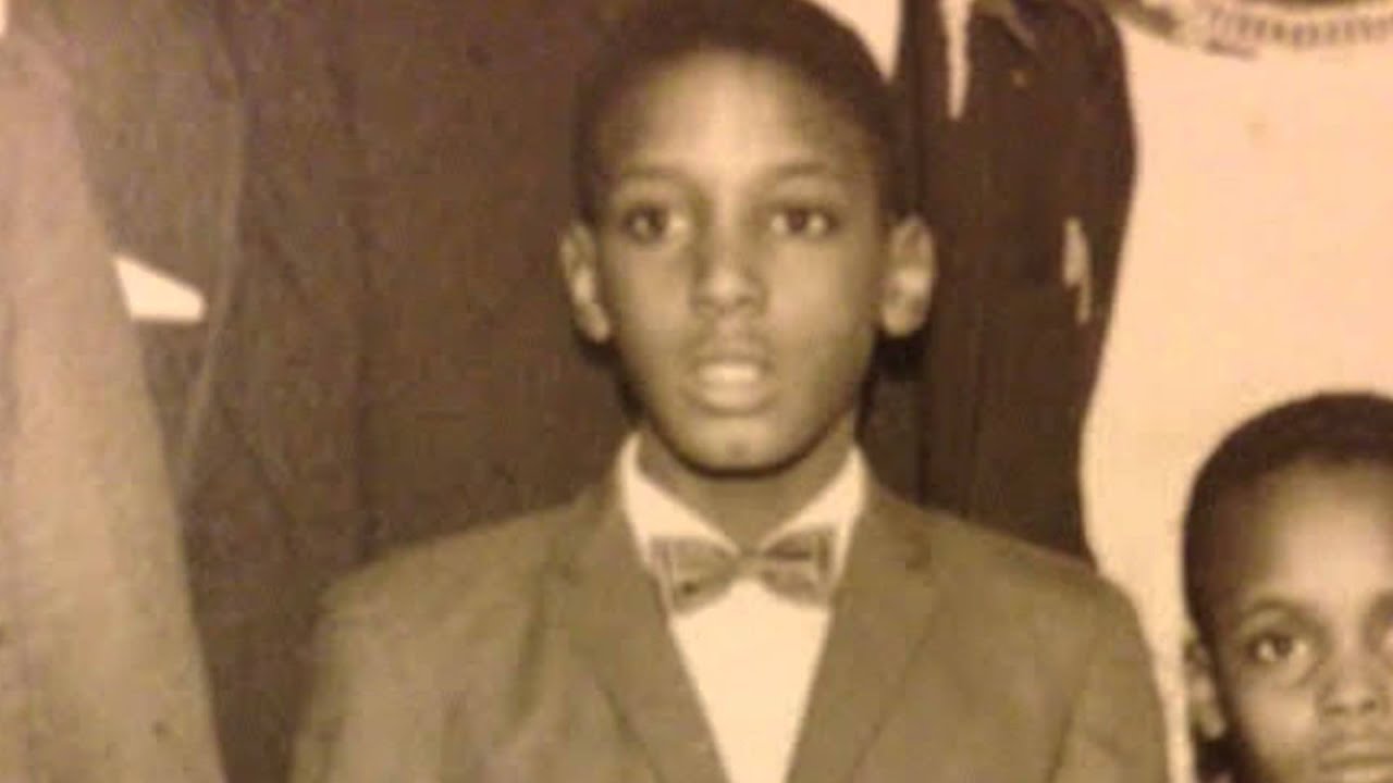 Interview with artist Willard Wigan - YouTube