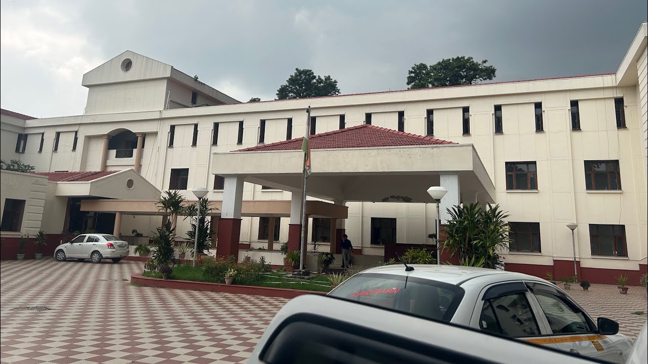 Circuit House Jammu Jana Pada aur Lunch Bhi Wahi Kiya Baad Mai Shopping ...