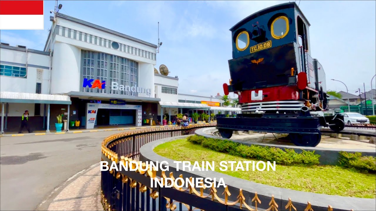 Bandung Train Station in Indonesia [4K] Suasana Pintu Selatan Stasiun ...