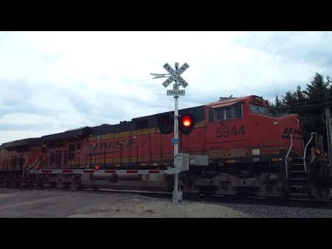 BNSF 5944 East SPLDCHC W/ Rare Mid DPUs (6-18-2020) - YouTube