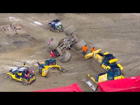 MONSTER JAM IN THE RAIN?!??? @MonsterJam - YouTube