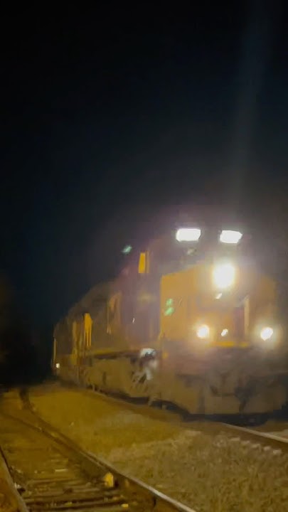 CSX 900 ES44AH leads CSX M404 through Piscataway with a MASSIVE HORNSHOW & Great Rolling Stock ...