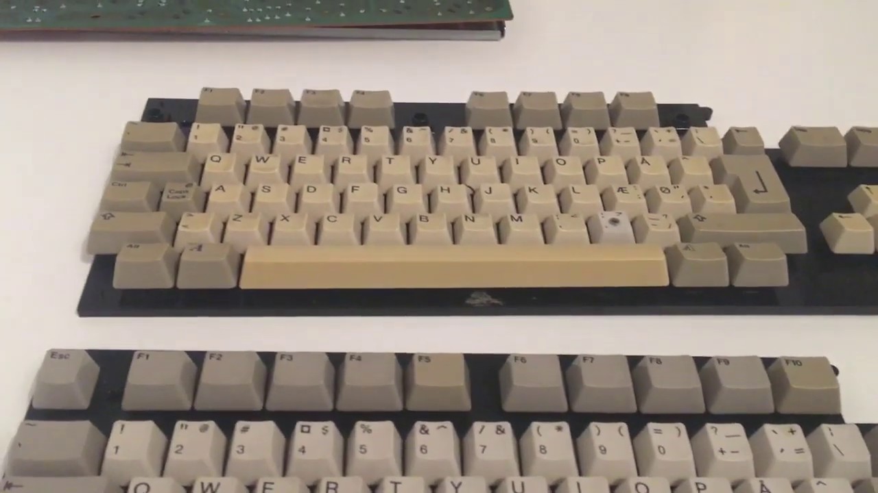 Commodore Amiga 2000 keyboard inspection - YouTube