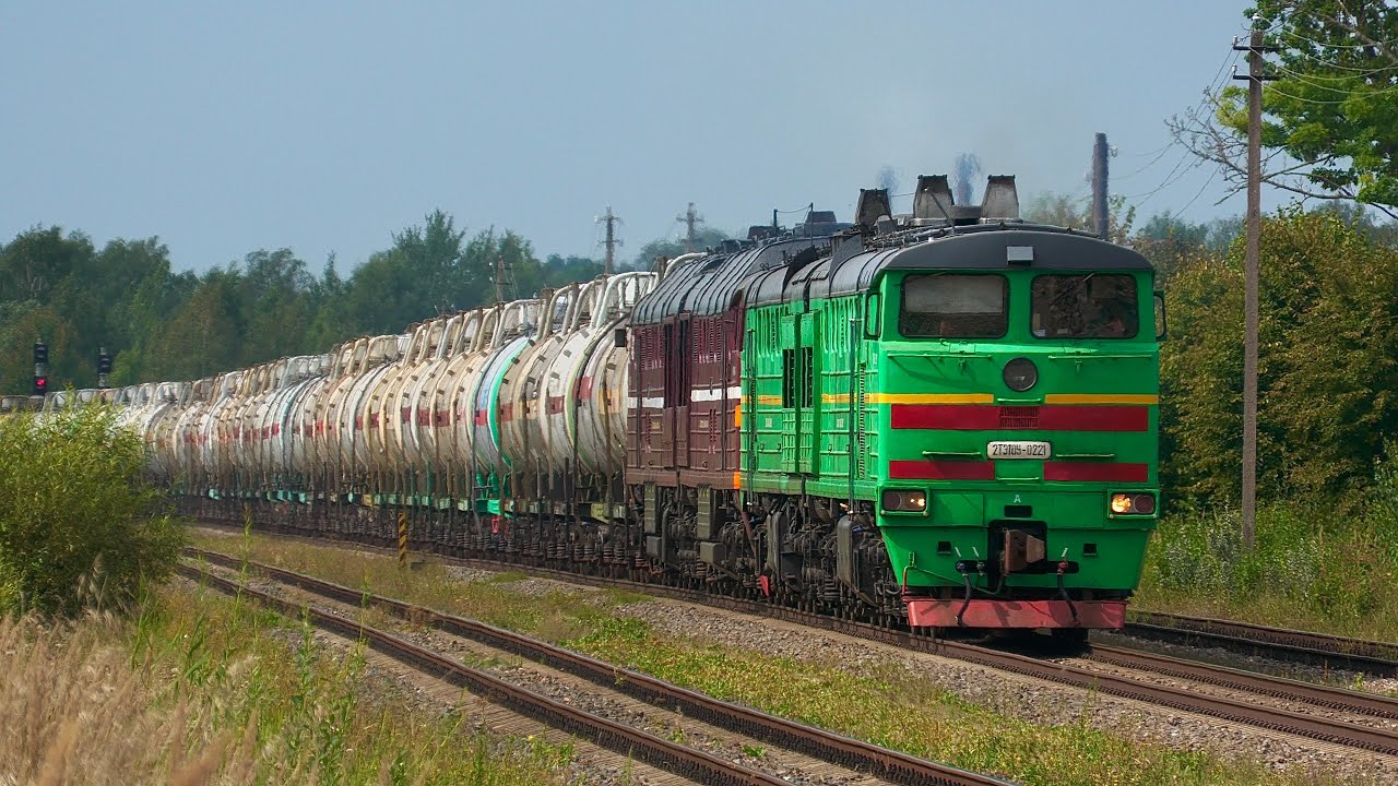 Diesel locomotives 2TE10U and 2TE116 / Магистральные тепловозы 2ТЭ10У и ...