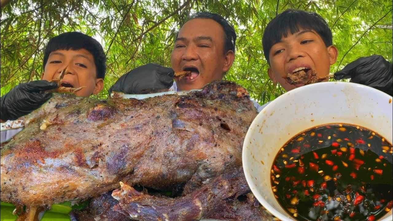 OUTDOOR COOKING/LEGENDARY FRIED ITIK - YouTube