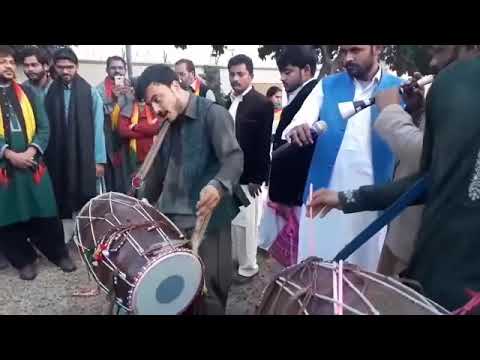 Zebi Dhol Wala Ka Jado   Pakistan Most Papular Dhol Player   Desi Dhol Master   YouTube