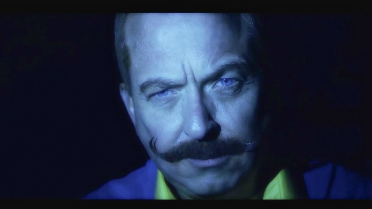 Hello Neighbor: La Pelicula (Live Action) - YouTube