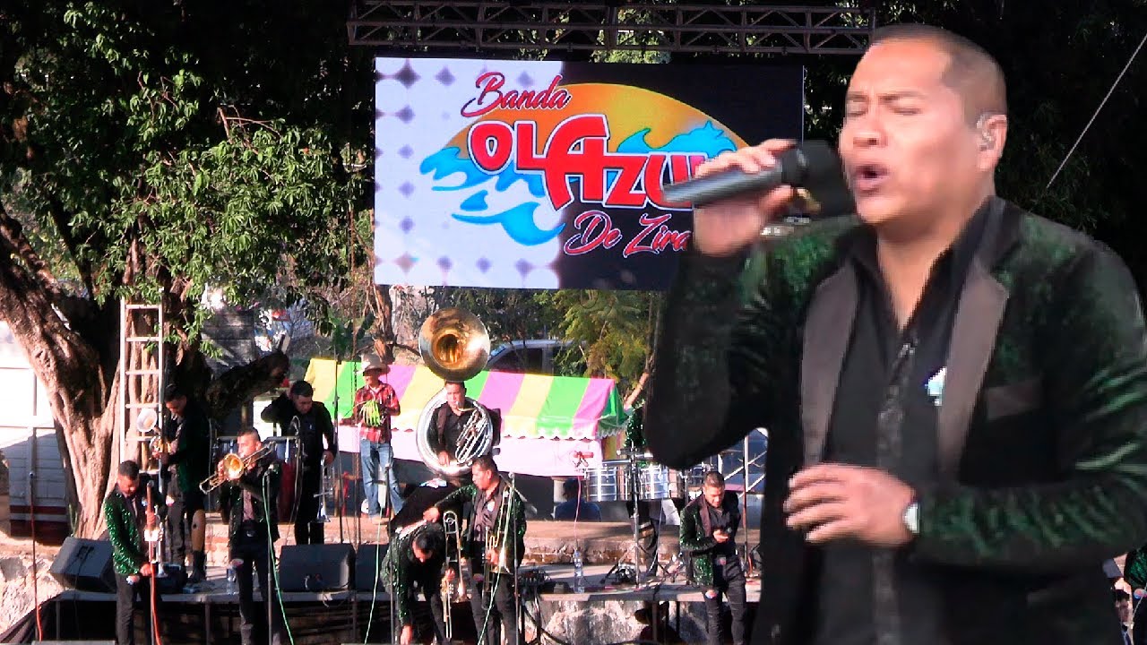 ¡ BANDA HOLA AZUL DE ZIRAHUEN (EN VIVO) TZINTZUNTZAN MICHOACAN - YouTube