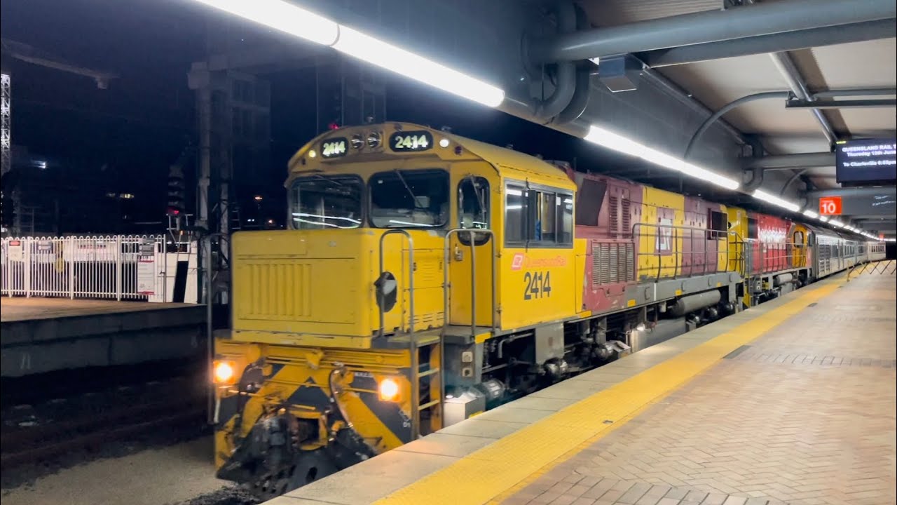 Westlander (3S86) arriving and departing Roma Street - YouTube