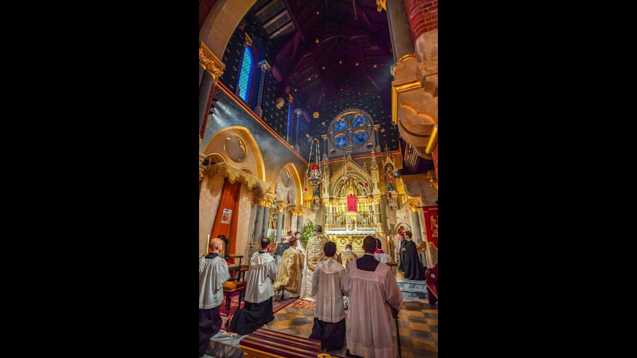 Dieu nous accueille (God welcomes us) - YouTube