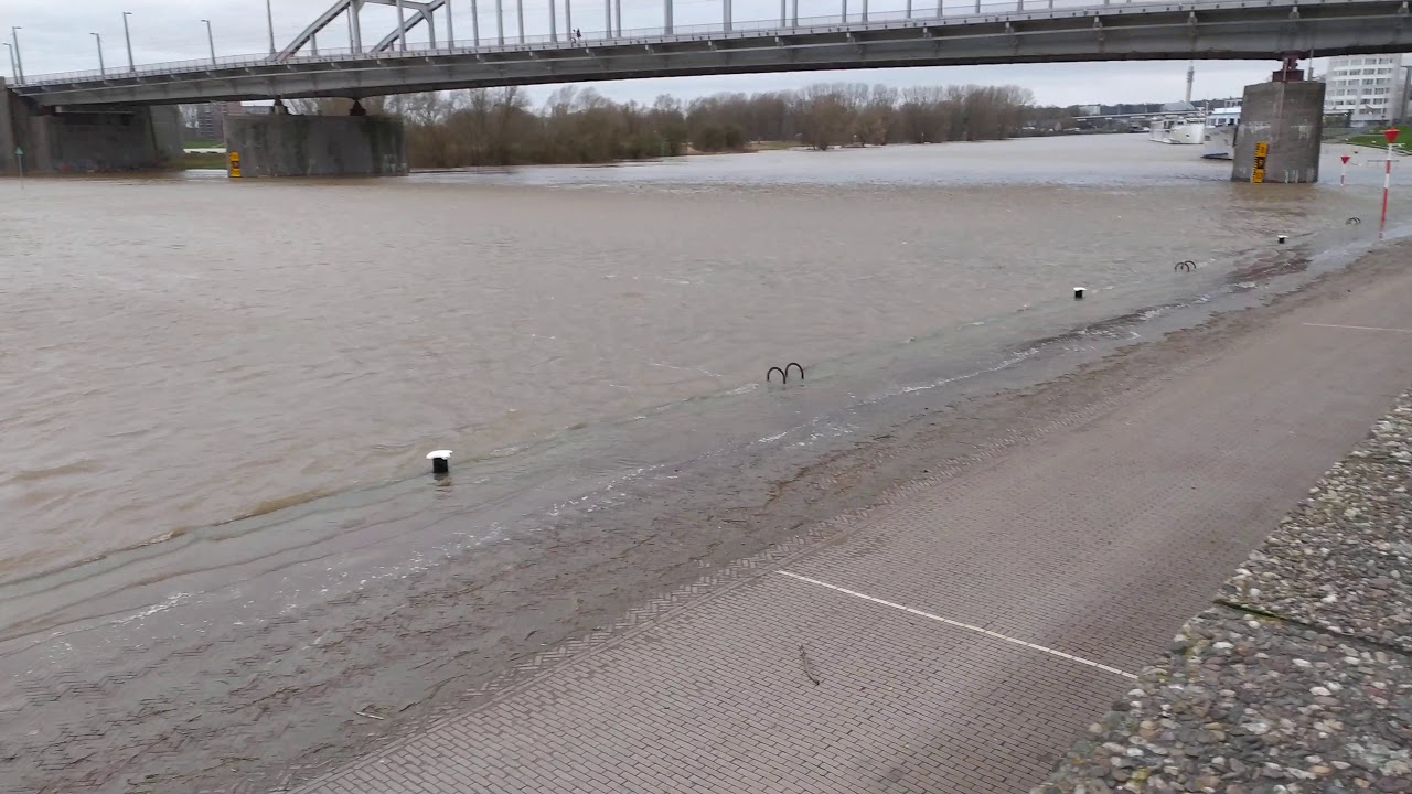 Arnhem , Storm Ciara , Airborne brug , Overstroming bij Rijnkade , De ...