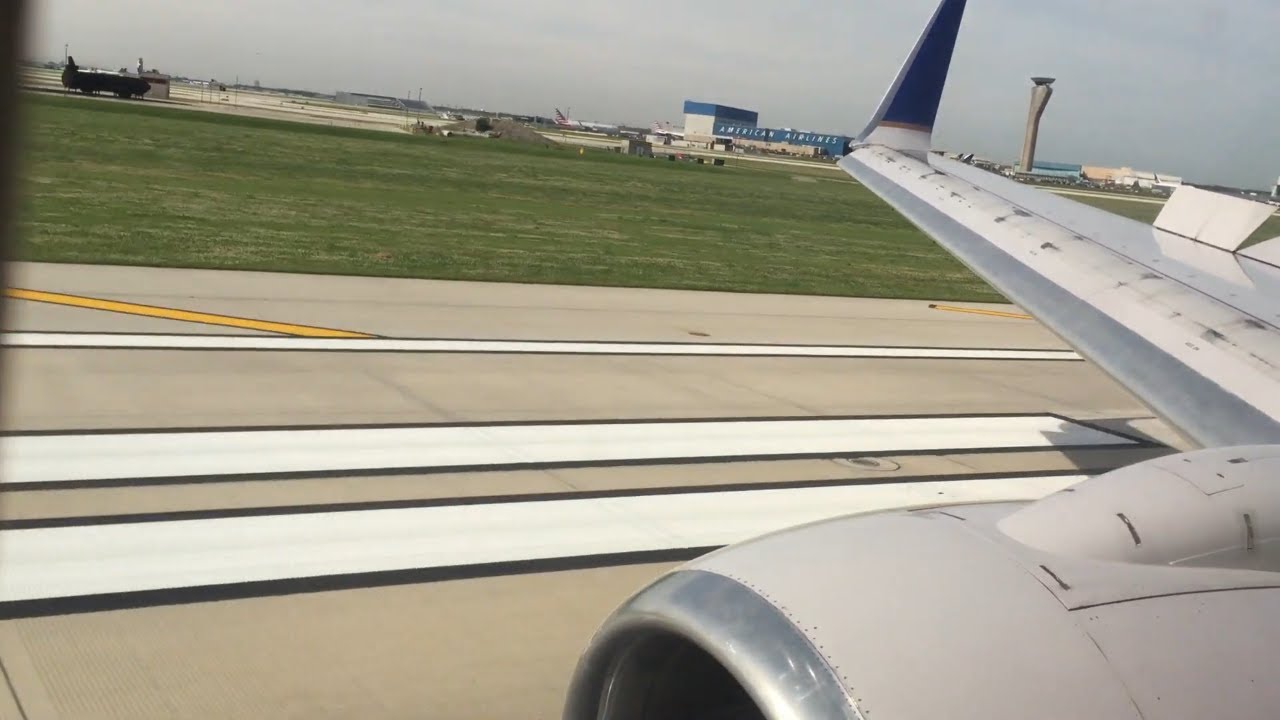 Wing View Landing into Chicago - United Airlines Boeing 737-800 - YouTube