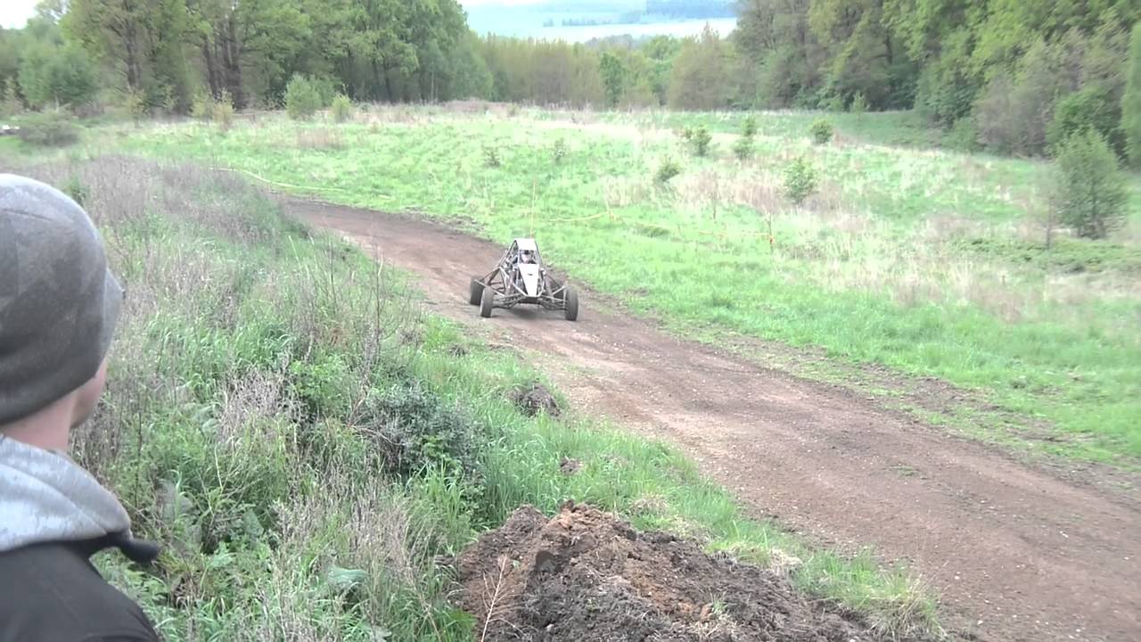 Buggy Edge Barracuda vs Badland St4 - YouTube
