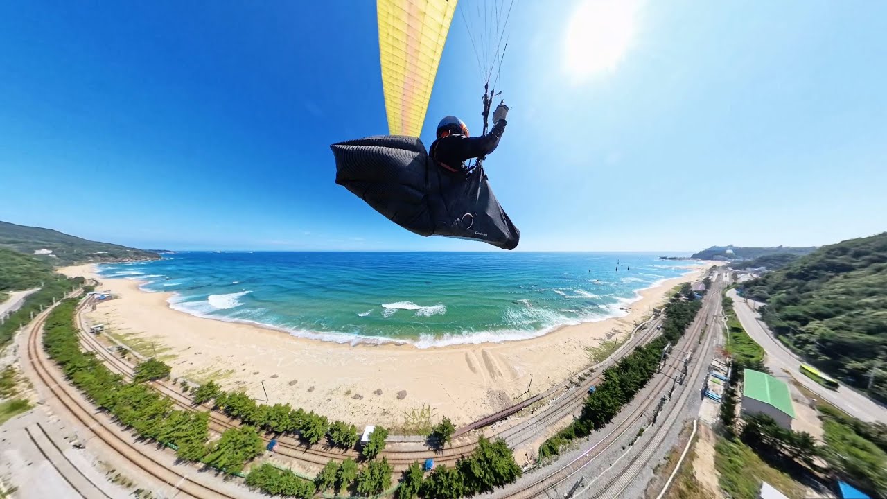 Amazing Paragliding in Korea 정동진해변 비행 @SongPara - YouTube