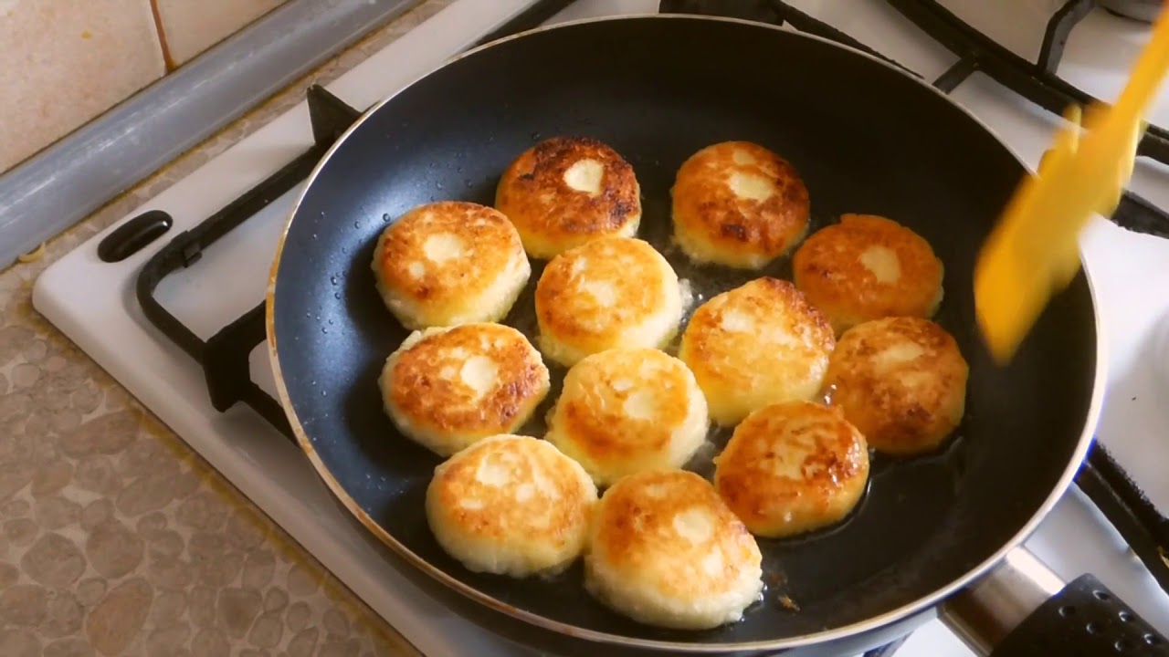 Frying round hash browns YUMMYYY!! - YouTube