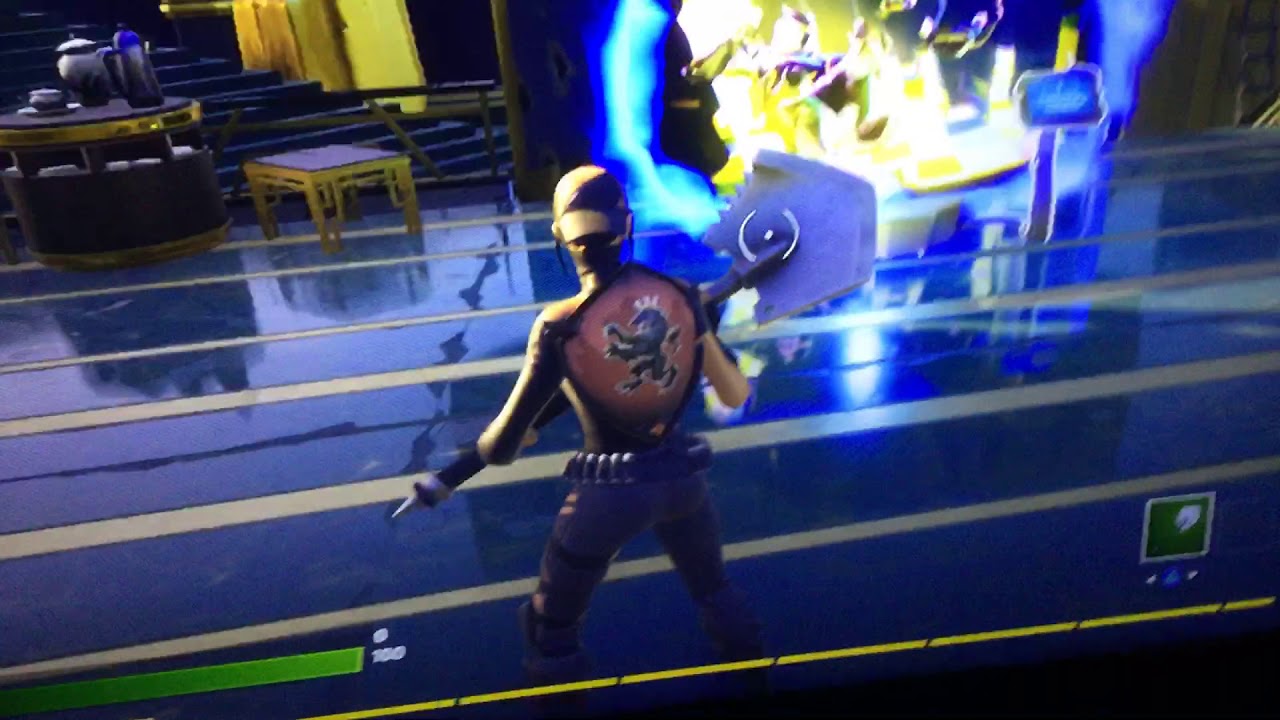 Red knight shield with scarlet commander use it - YouTube