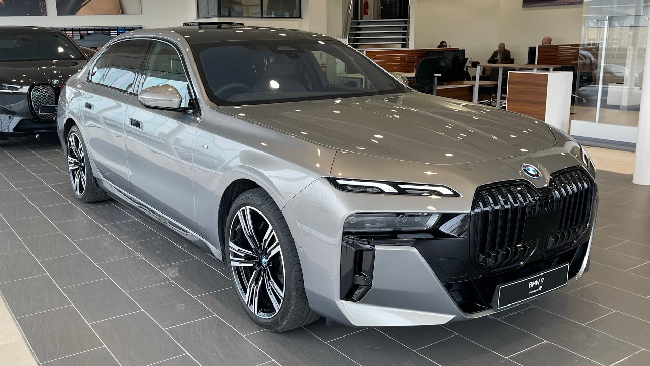 BMW i7 Driving Experience - At North Oxford BMW - YouTube