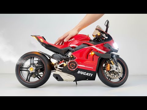Ducati V4 S 1/7 Scale Diecast model Motorcycle, key start Light Sound and Smoke test.