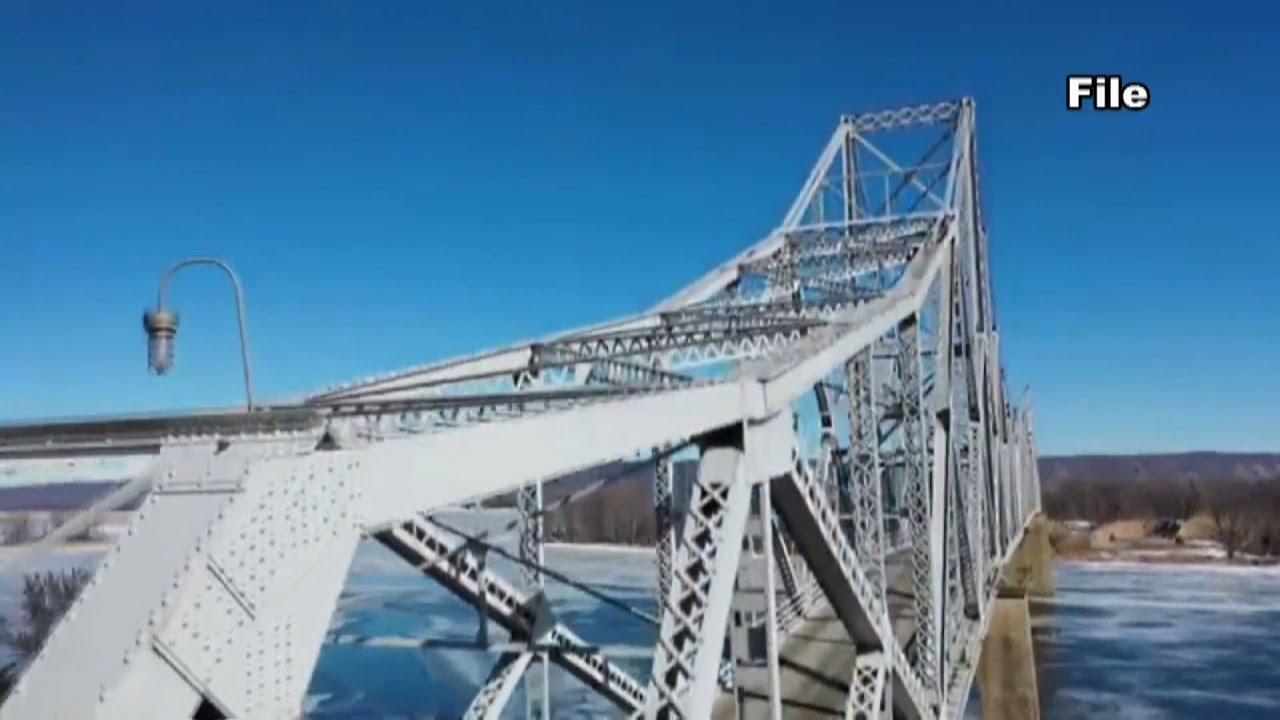 Black Hawk Bridge in Lansing shut down because of structural concerns ...