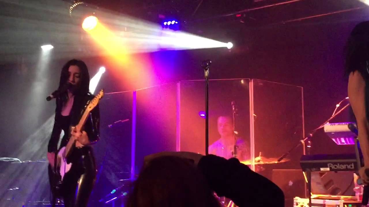 The Veronicas - Hook Me Up - YouTube