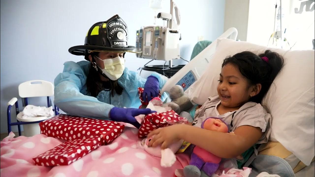 Green Bay firefighters deliver Christmas presents to HSHS St. Vincent ...