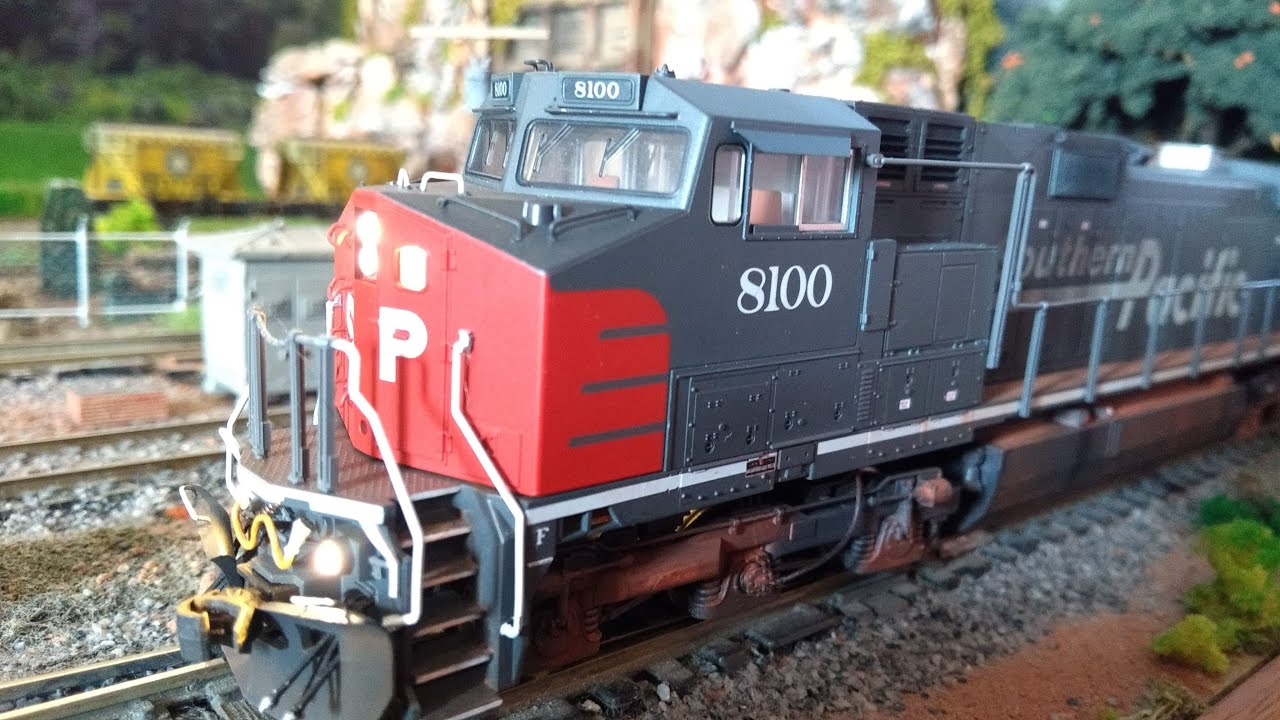 DASH 9 44CW Southern Pacific # 8100 - YouTube
