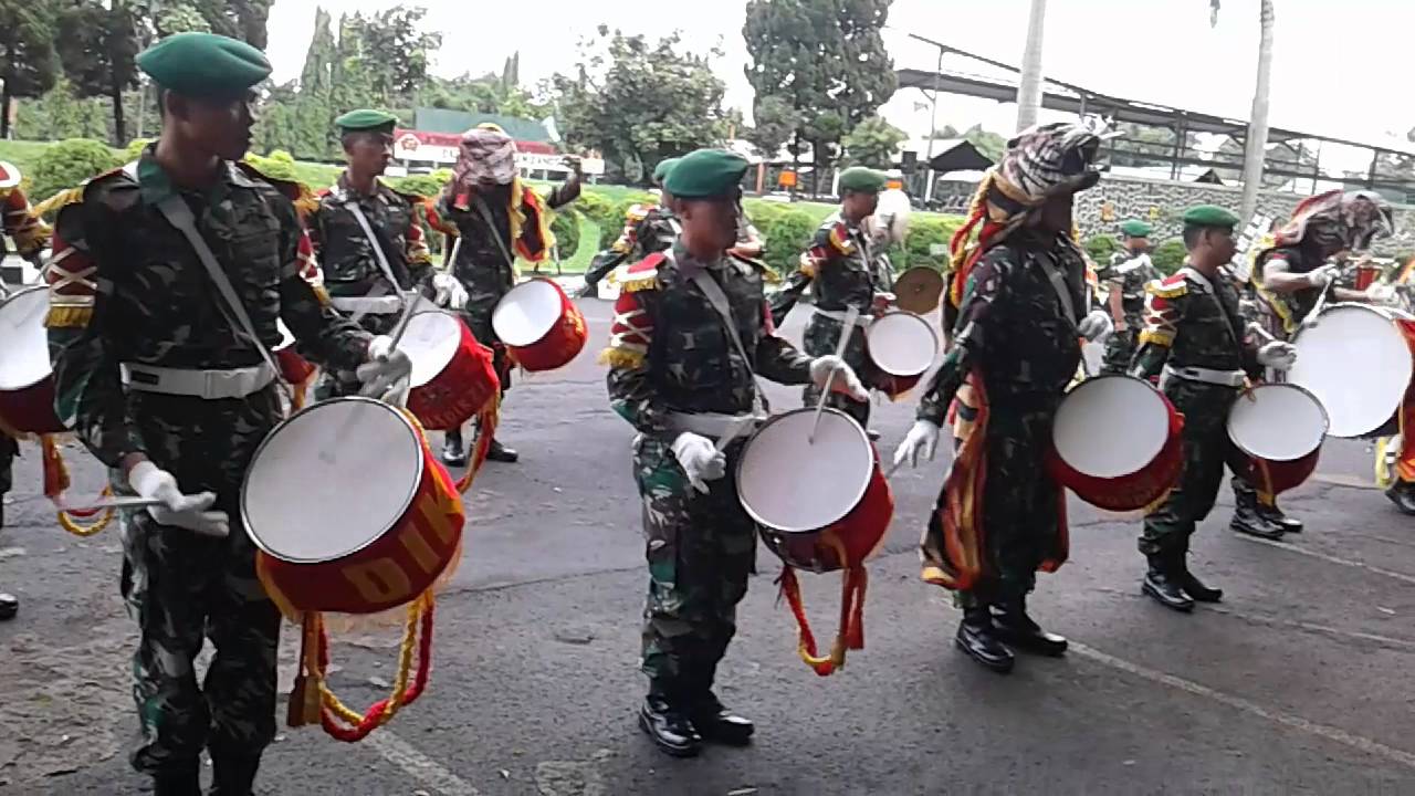 Drumband pusdikzi penyambutan@bntz3113 - YouTube