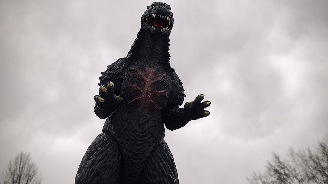 Bandai 12 Inch DX Godzilla 2003 (Godzilla: Tokyo S.0.S) - YouTube