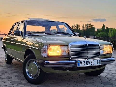 Mercedes-Benz E-Class 1983. 123 Muzeum Old Cars Cypress Green