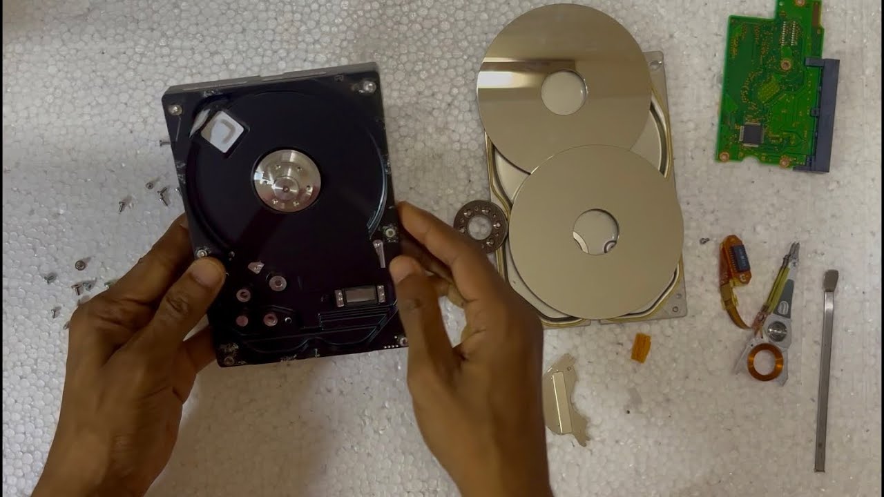 Hitachi old HDD disassembly / teardown full detailed video - YouTube