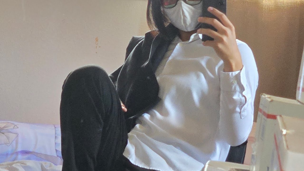 MinaVloggable Ep. 1 - The Throne Wishlist - YouTube