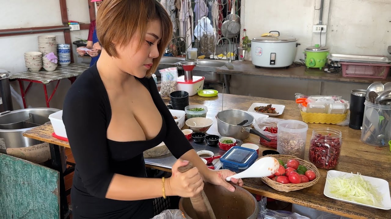 AMAZING chef cooks for us, near Pattaya - Thai street food - YouTube