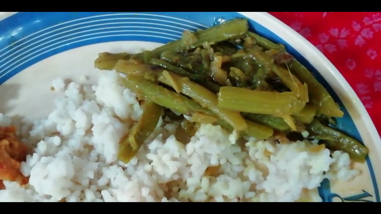 Data vegetable recipe.জমি থেকে ডাটা উঠায়ে সবজি রান্না। - YouTube