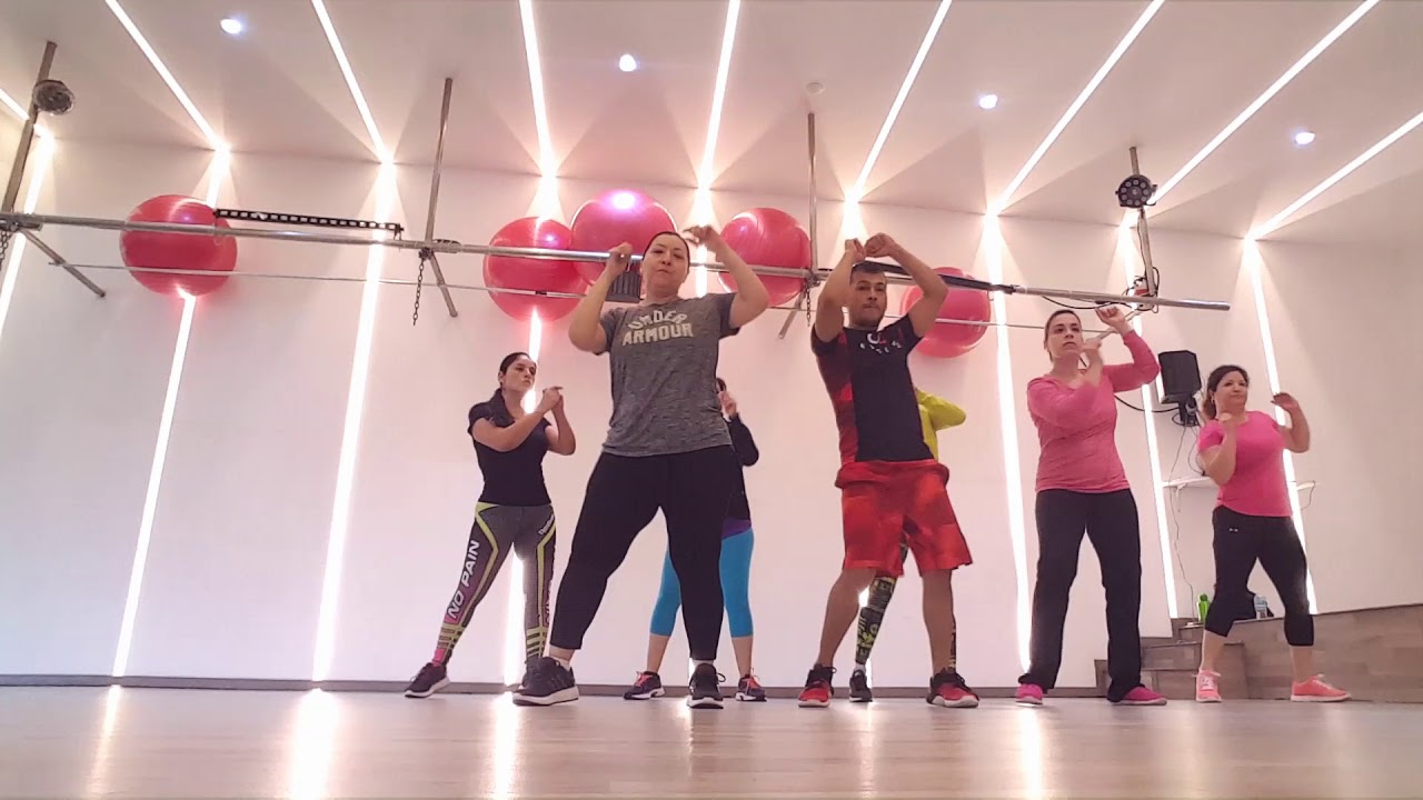 Coreografia simple "all that she wants" - YouTube