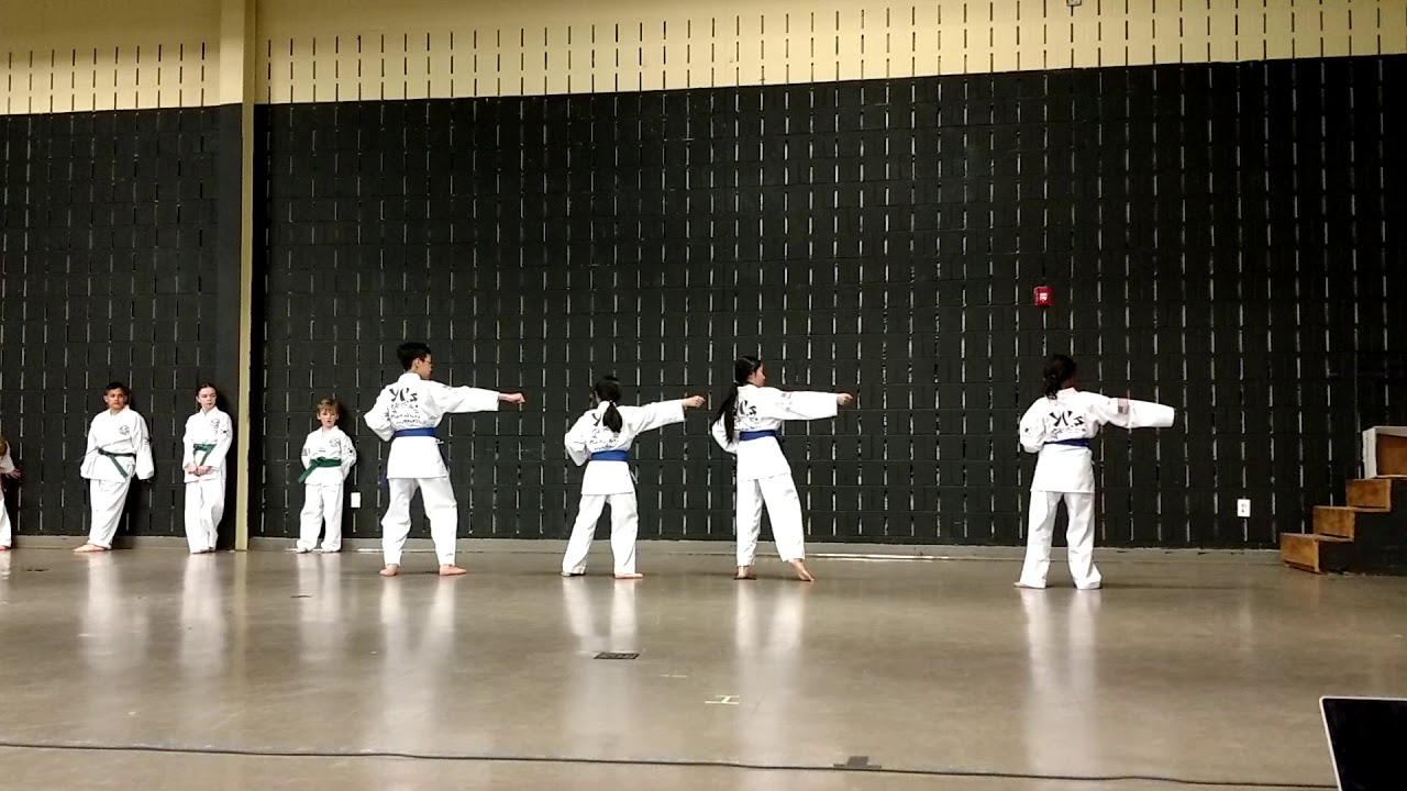 Blue Belts Performing Kook Jae Moo Duk Hyung Il Jang - YouTube