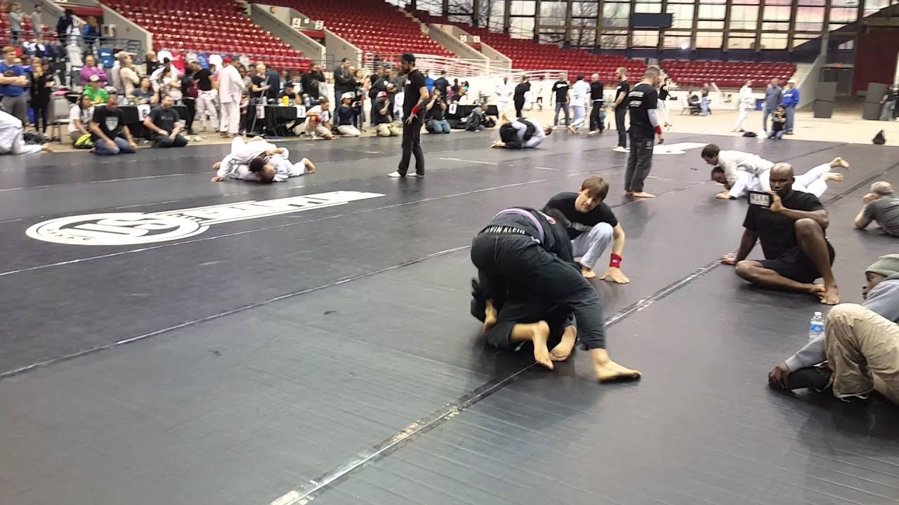 Deandre Corbe vs Larry Ruiz. US Grappling. RNC. - YouTube