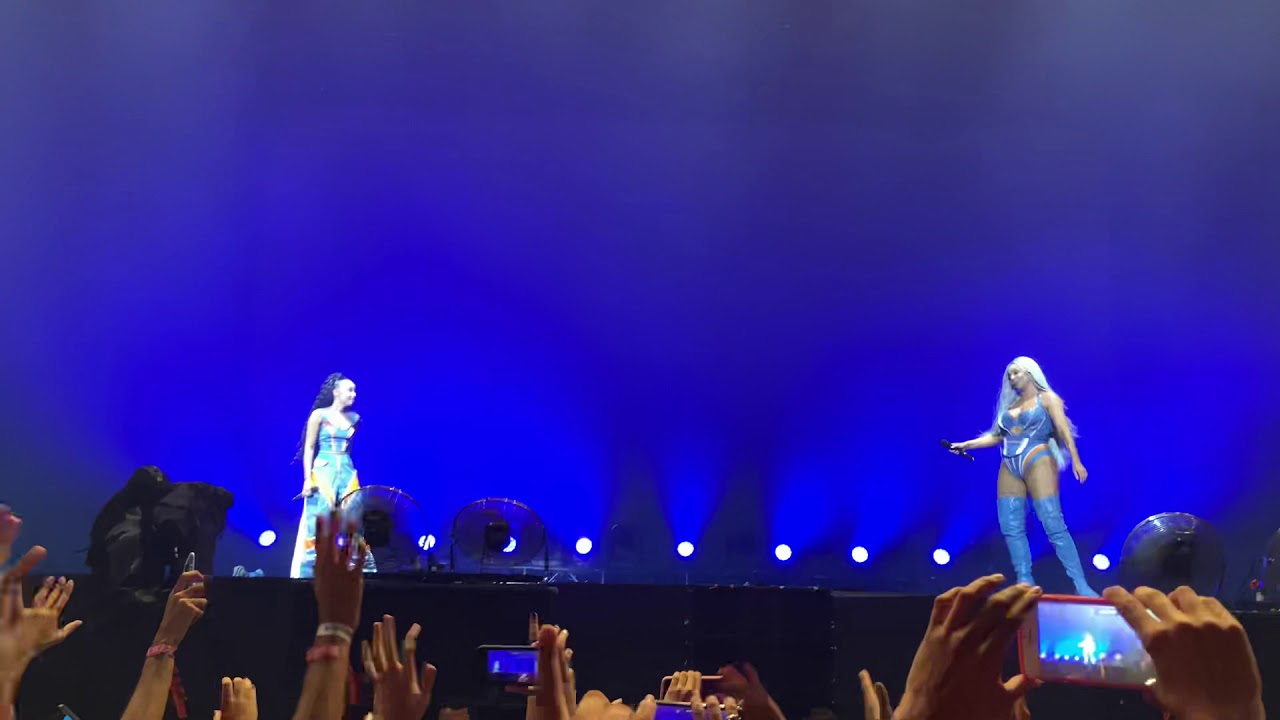 Little Mix Talking to Brazilian Fans and Crying at Grls Festival - YouTube