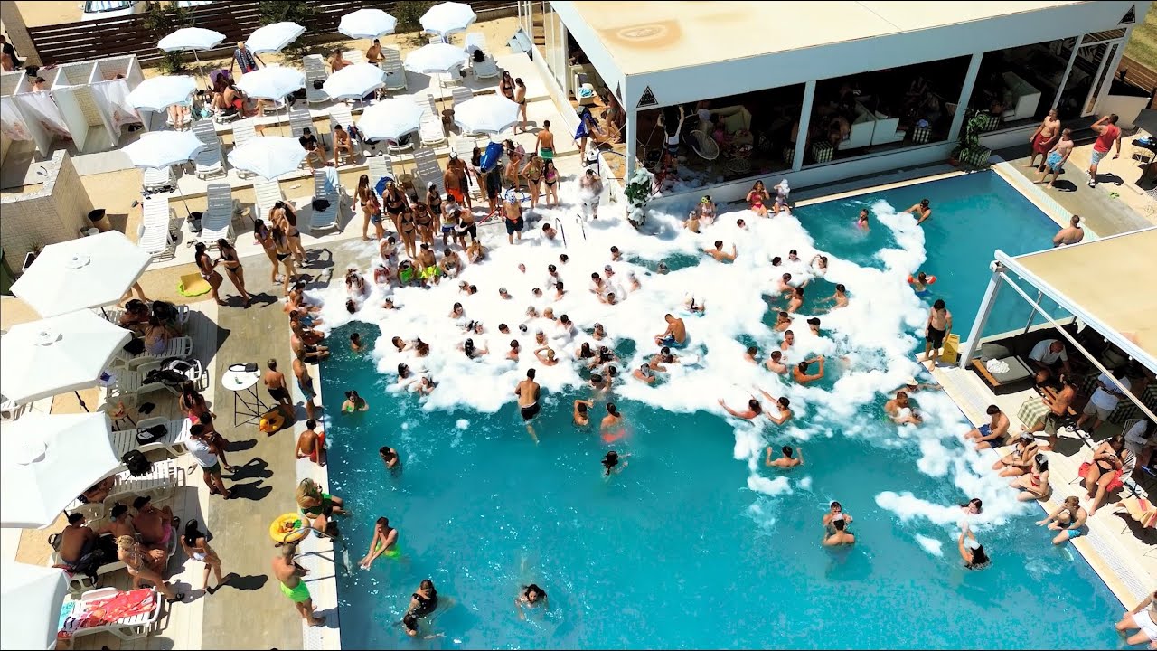 WE HOSTED THE BIGGEST POOL PARTY YOU'VE EVER SEEN! (Oasis Pool Foam ...