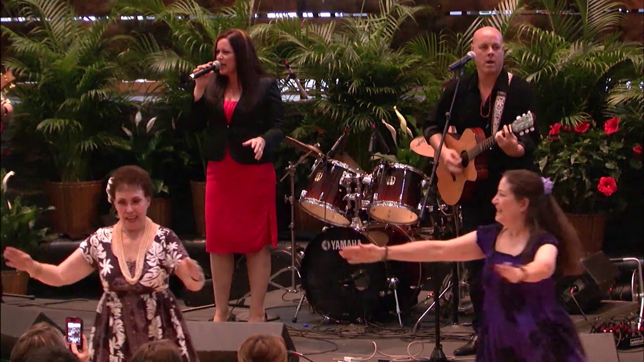 Amy Hānaiali'i' Gilliom Sings "Haleiwa Hula" - YouTube