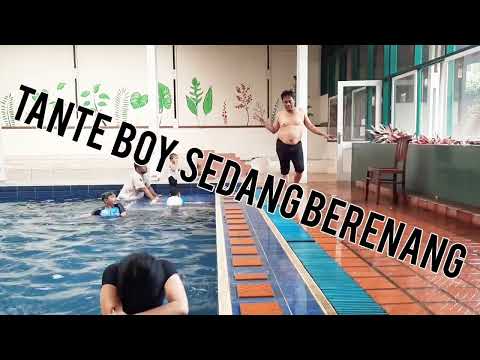 Tante Boy berenang mau tenggelem