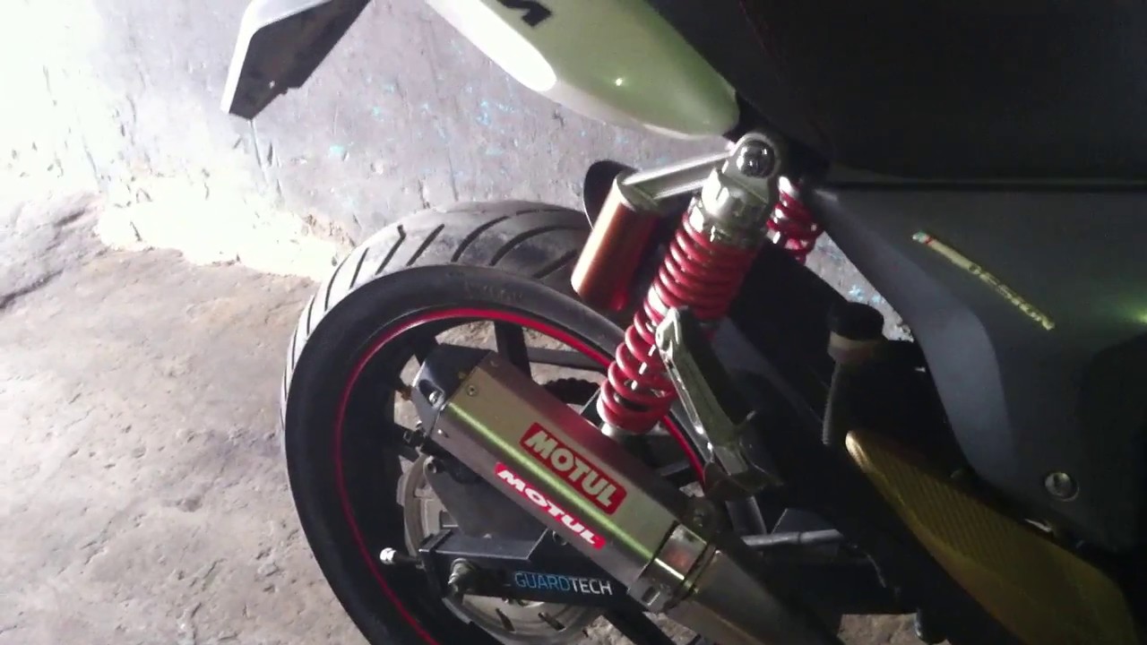 benelli vlm 150 akrapovic sound - YouTube