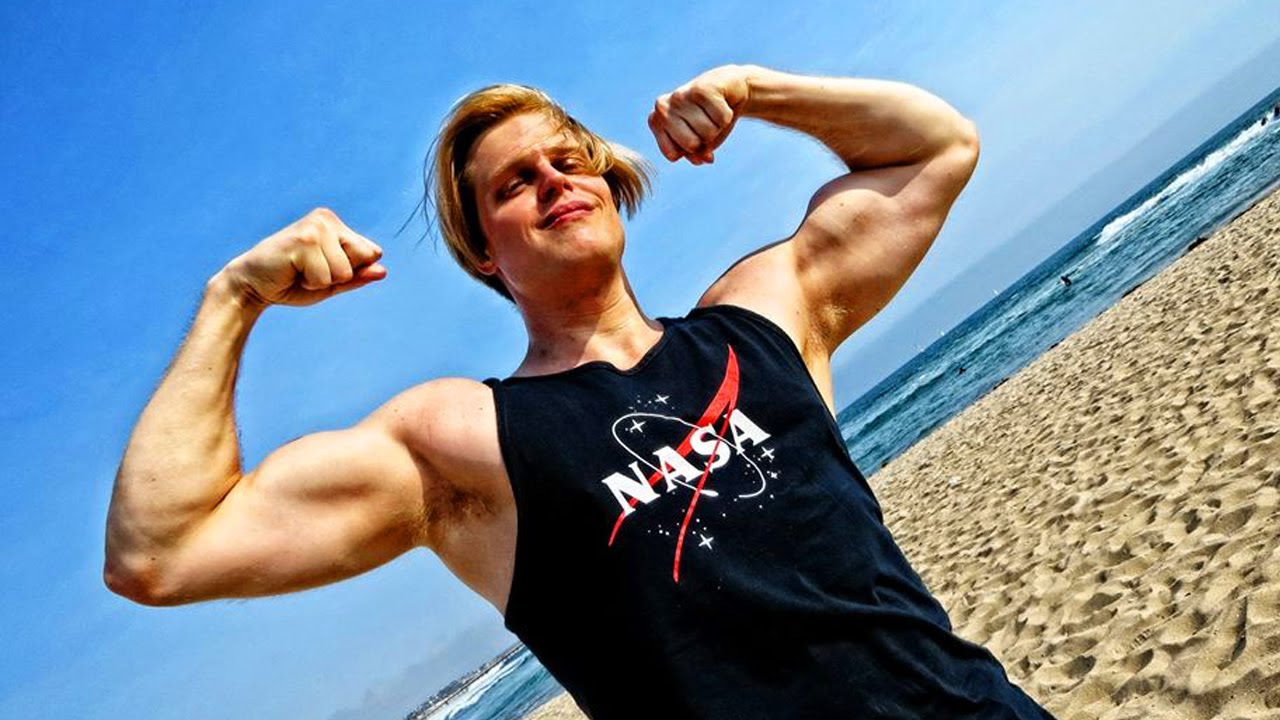 Muscle Beach, Tricky Pickles, & Special Guest! (7.19.13 Vlog 274) - YouTube