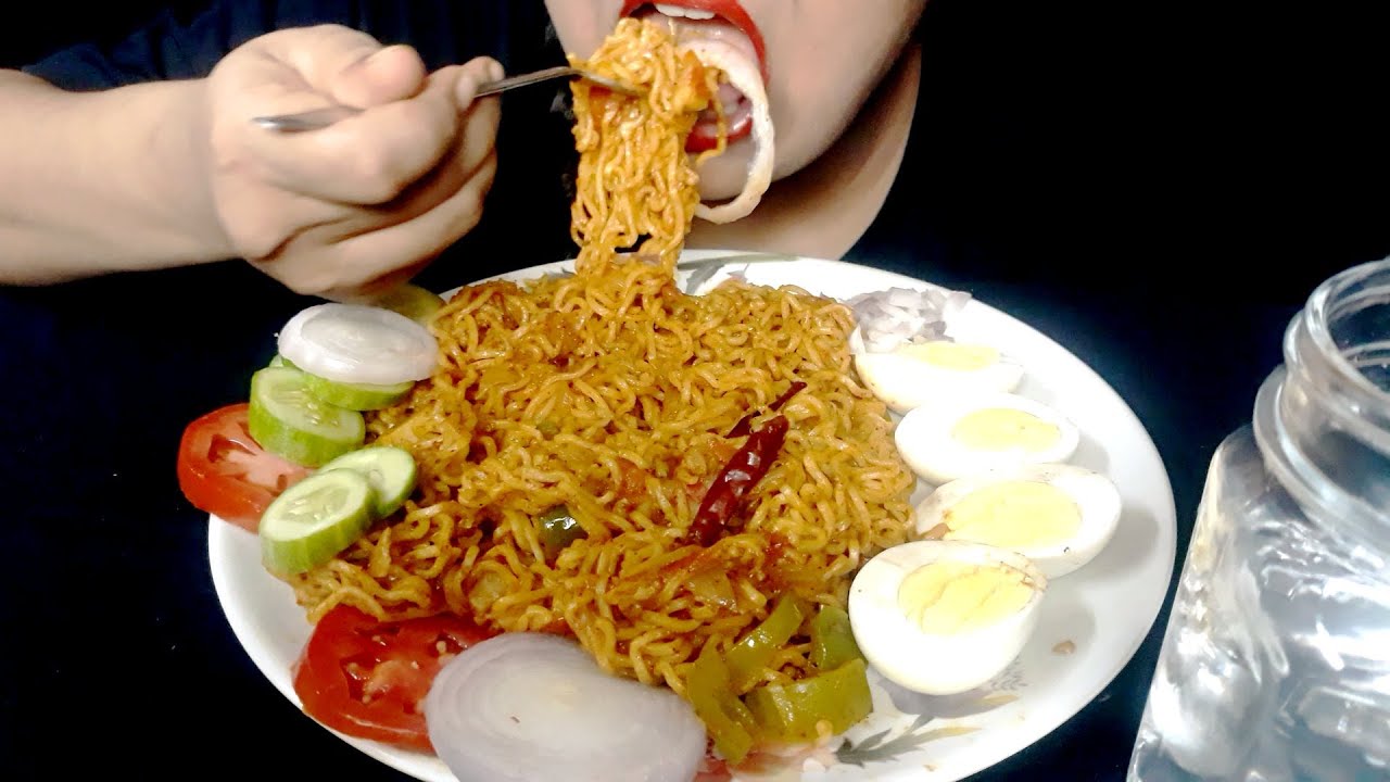 ASMR: Eating Masala Maggie Noodles with boiled eggs. Eating show 인도라면 ...