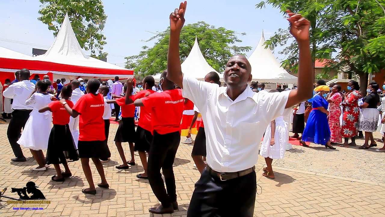 Sadaka St. Theresa Cathedral Choir Kibuye - YouTube