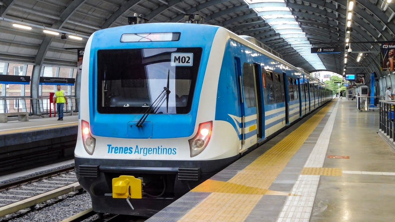 CSR Mitsubishi M02 maniobrando en Belgrano C - YouTube